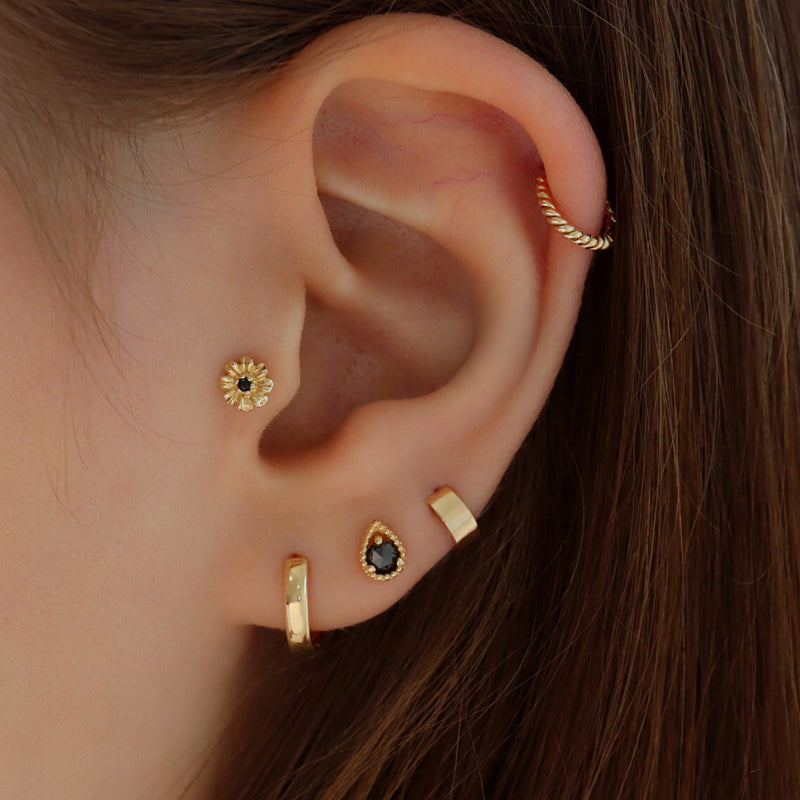 Mila Flower Labret Piercing 14K Gold Musemond
