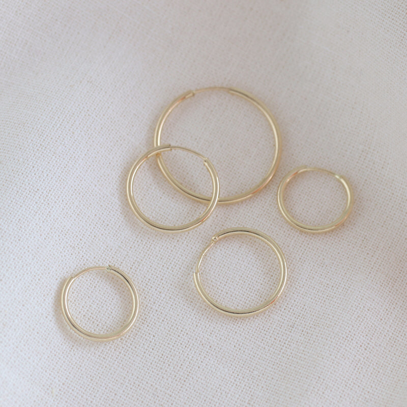 14K Gold Basic Seamless Hoops | Musemond