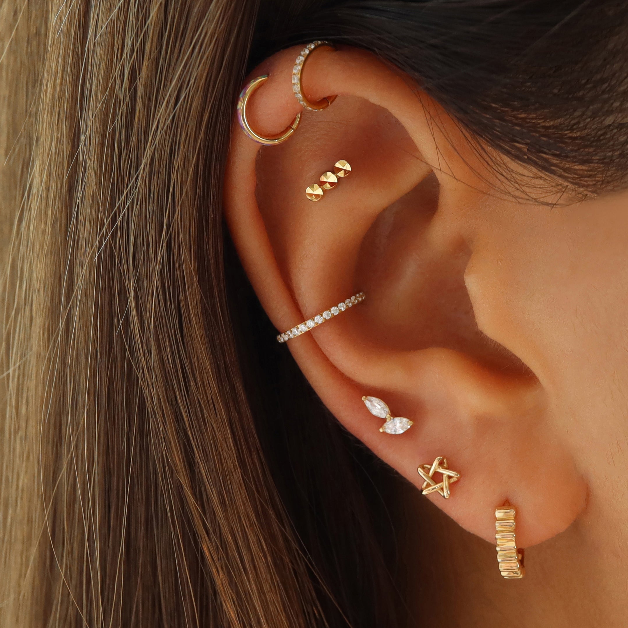 14K Gold Linear Dot Diamond-Cut Flat Back Earring | Musemond